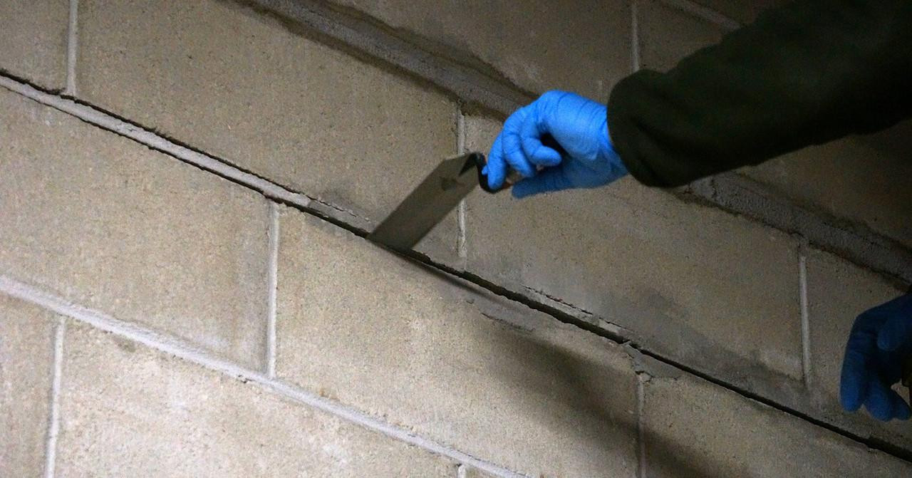 VERTAPOXY™ Epoxy Spackle Filler Vertical/Overhead Cracks