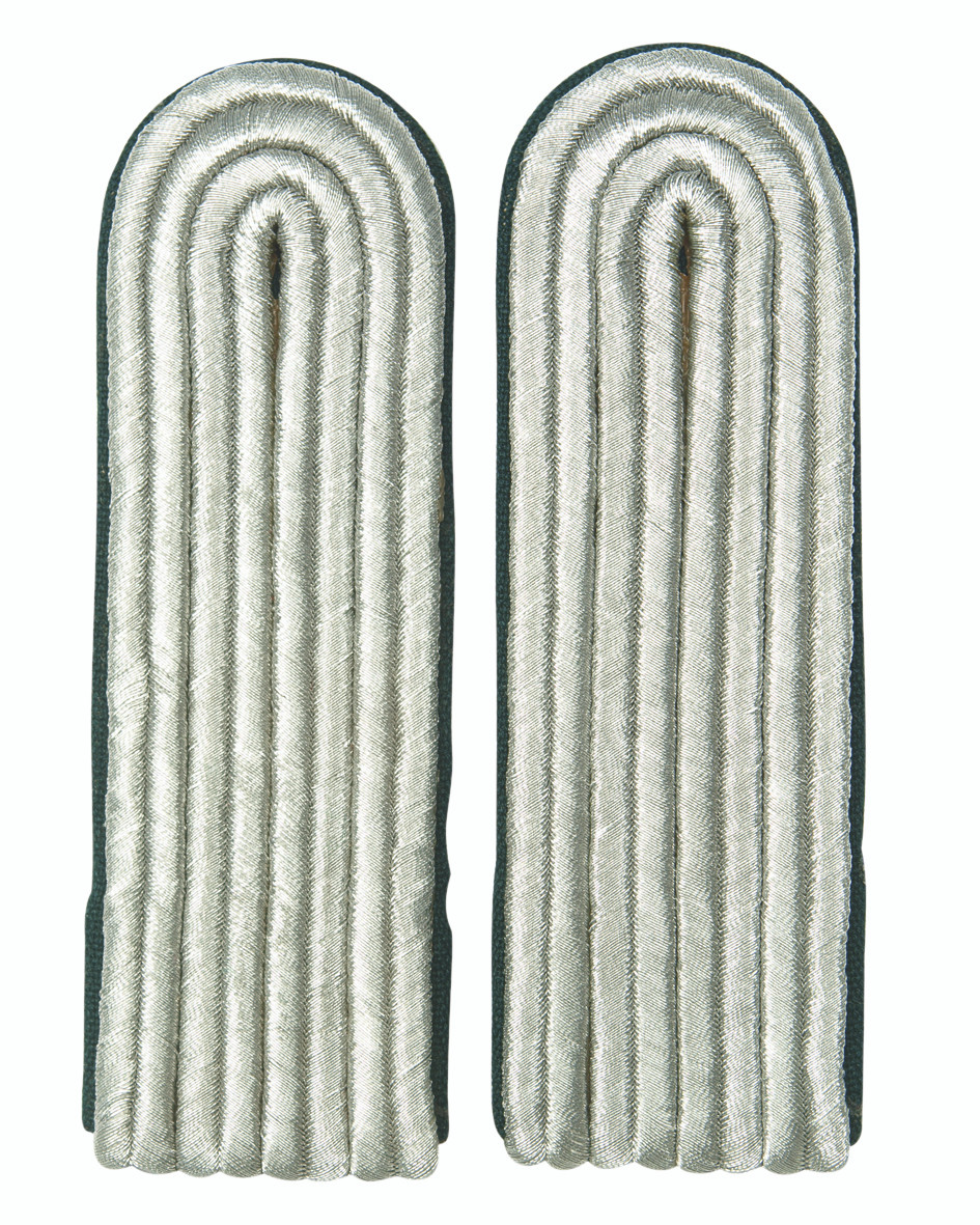 EAST GERMAN DARK GREEN LT. SHOULDER BOARDS NEW - STURM-MILTEC USA.