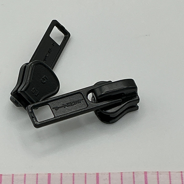 #5 MOLDED SLIDERS, AUTOLOCK 500 SINGLE PULL, BLACK - Fabric Warehouse