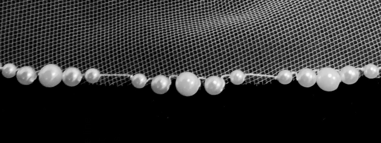 Graduated Pearl Beaded Edge Fingertip Wedding Veil V3222A