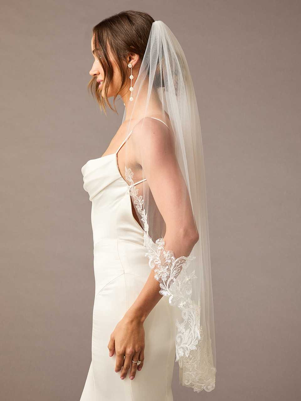 Glistening Lace Fingertip Wedding Veil Envogue V2598SF