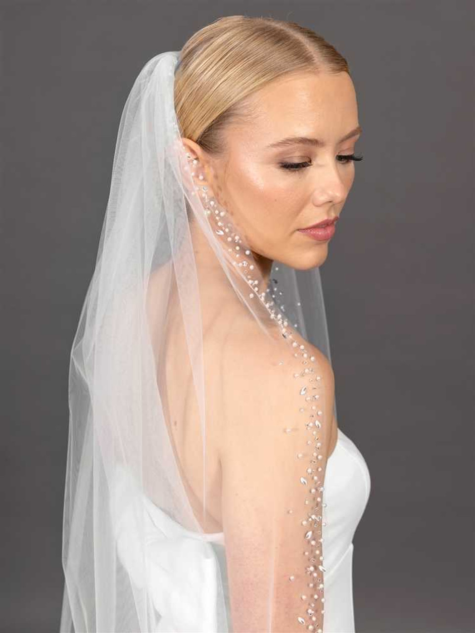 Crystal and Pearl Beaded Knee Length Wedding Veil V4715
