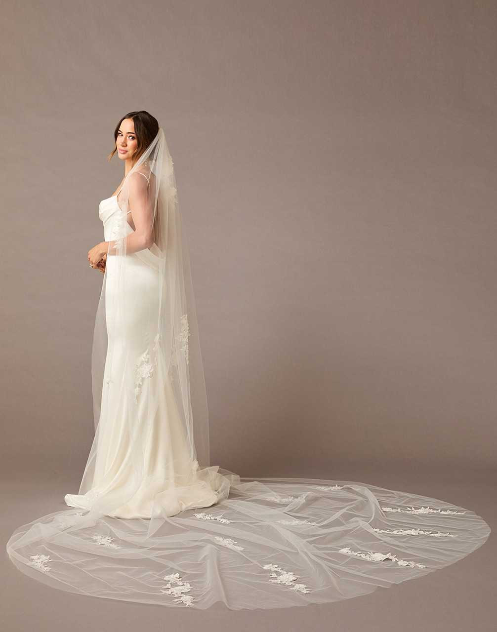 3D Lace Applique Regal Cathedral Wedding Veil V2590WRC