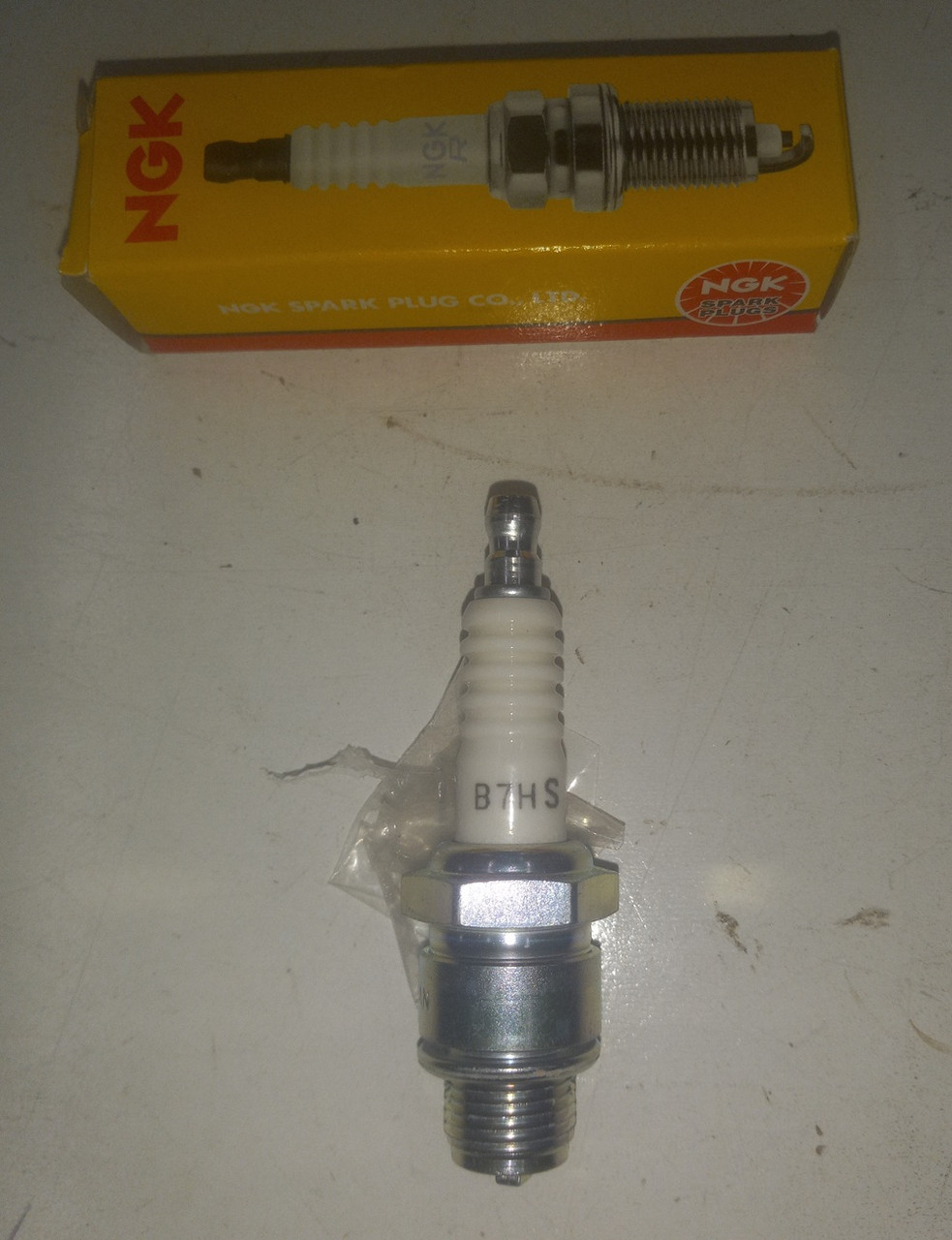 Spark plug NGK B7HS 250cc and 294cc twins - Gooseland