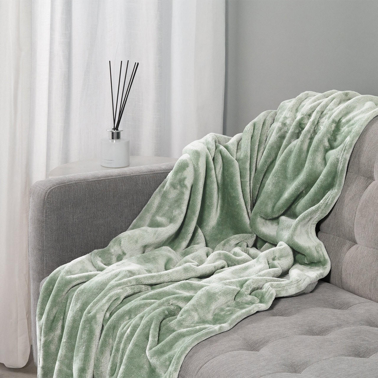 Luxe Super Soft Throw | Canningvale