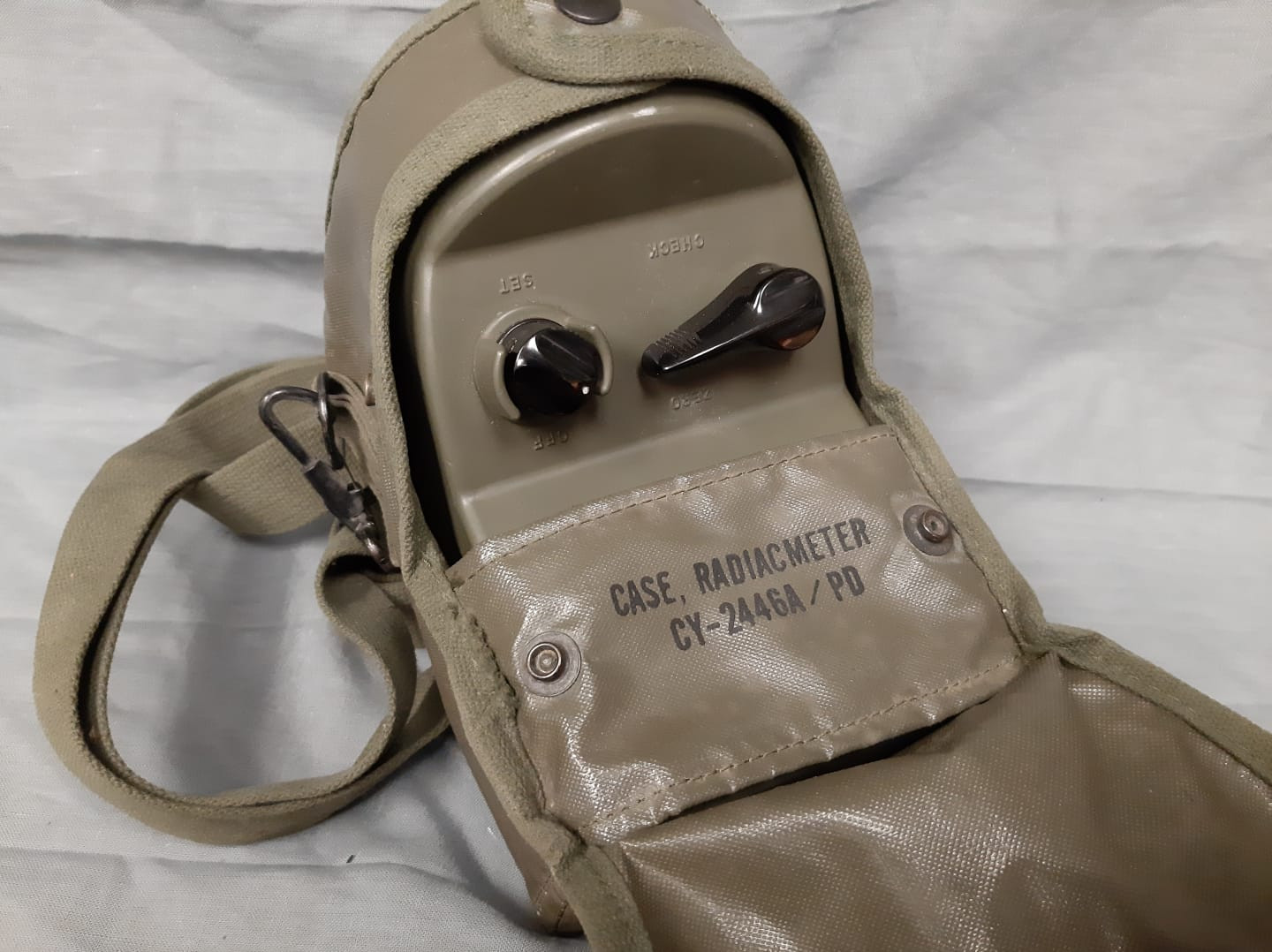 U.S Military Radiacmeter IM-108A/PD With Carry Case - Hero Outdoors