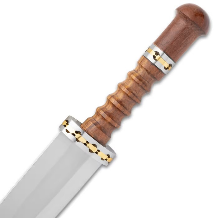 Timber Wolf Crusader Dagger & Sheath - Hero Outdoors
