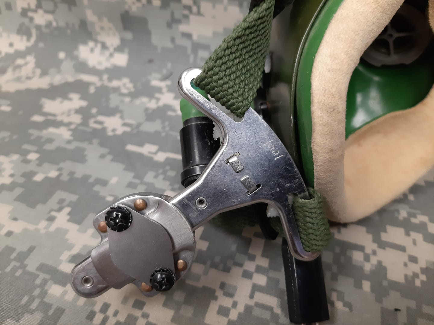 Chinese PLA Air Force Pilot Combat Oxygen Mask, YM-6 Type - Hero Outdoors