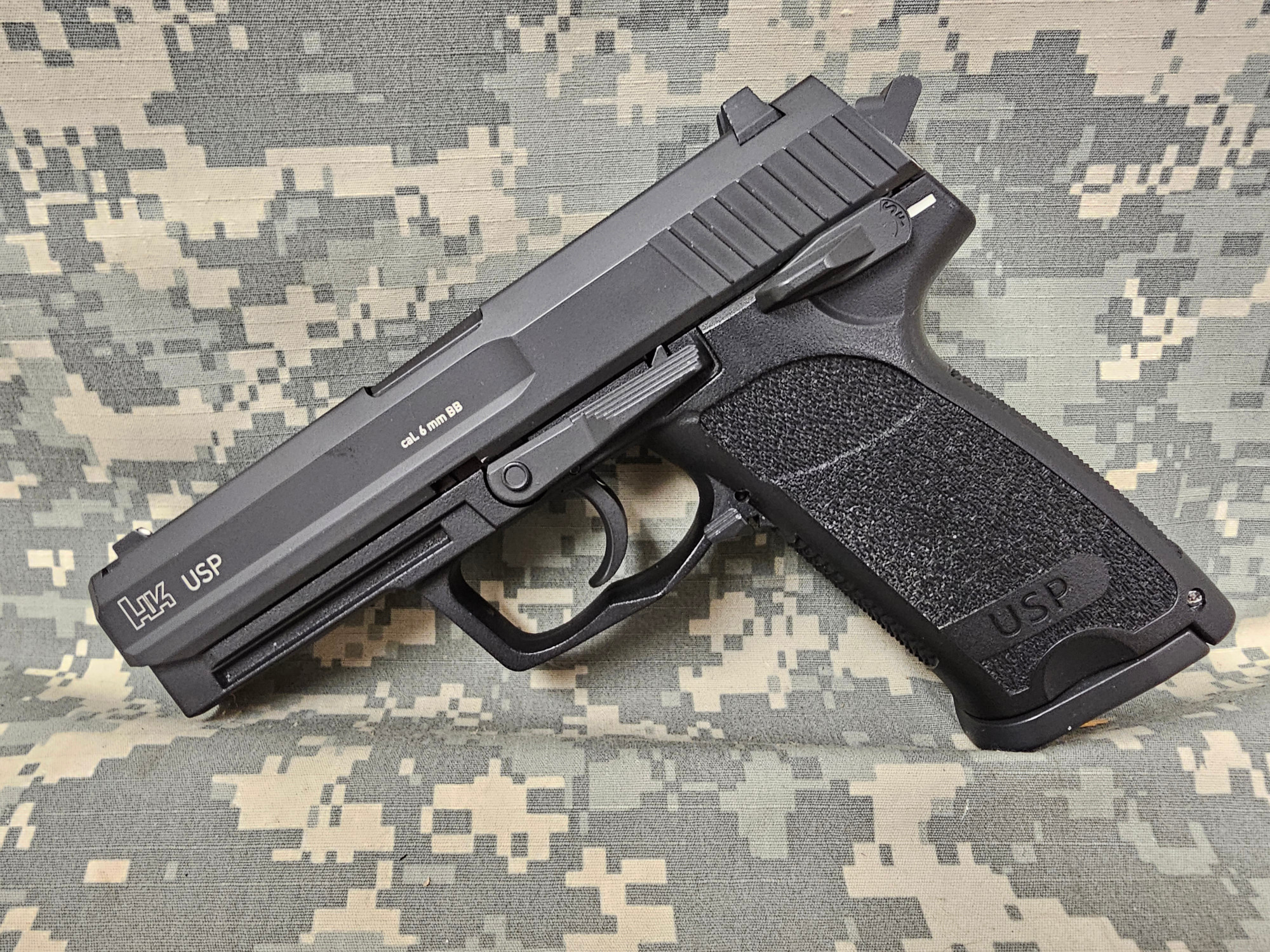 Umarex H&K USP Tactical Full Size CO2 Gas Blowback Pistol - Package ...