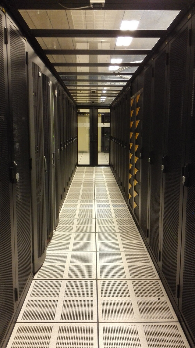 What Is a Server Room and How Does It Work? - Recompute