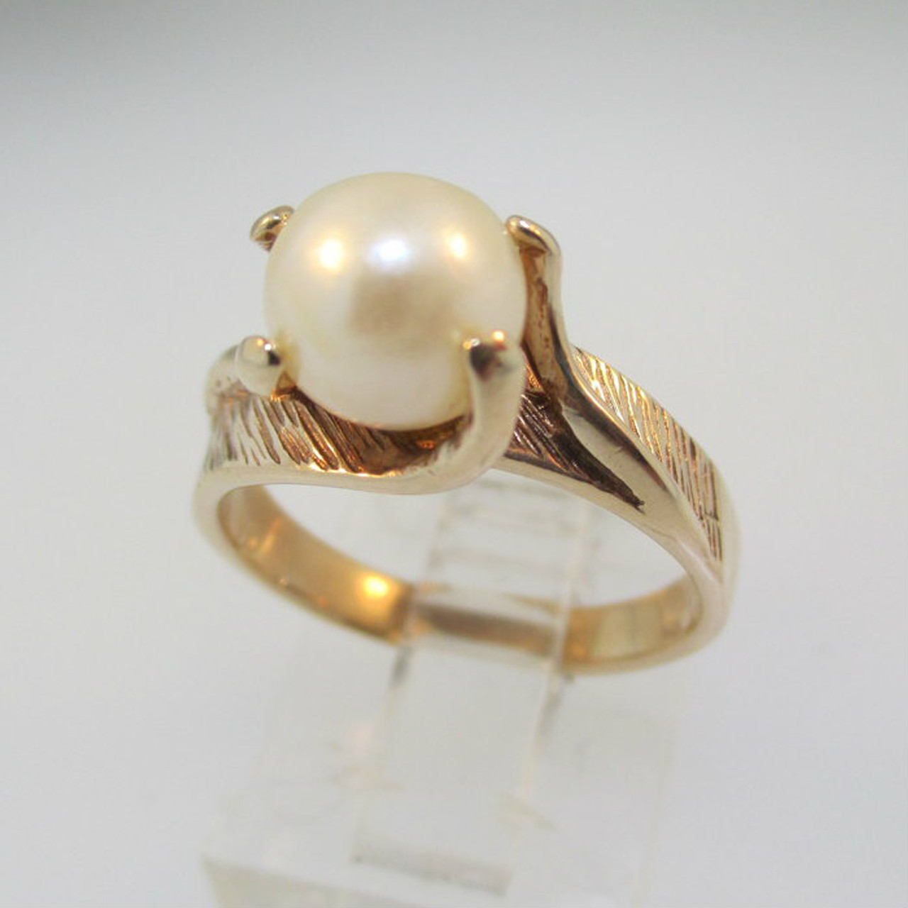 10k Yellow Gold 7.3mm White Pearl Ring Size 6