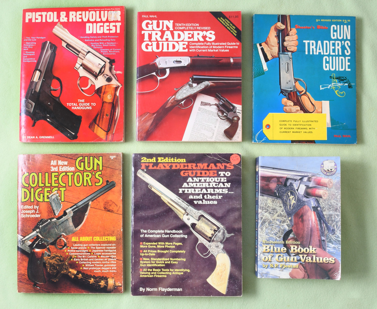 BOOK lot of 6 firearm values - M10645 - Simpson Ltd
