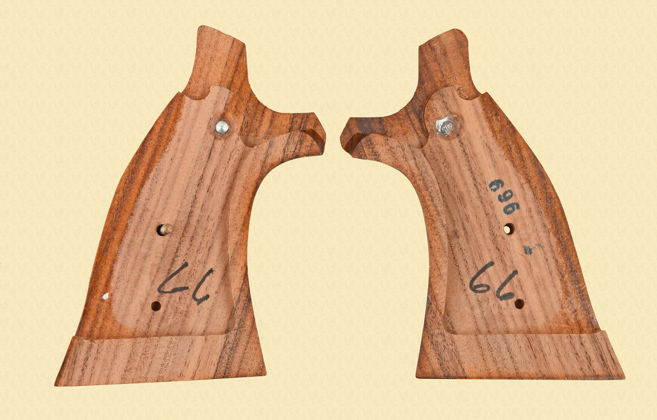 S&W K FRAME SQ BUTT PRESENTATION GRIPS - C62148 - Simpson Ltd