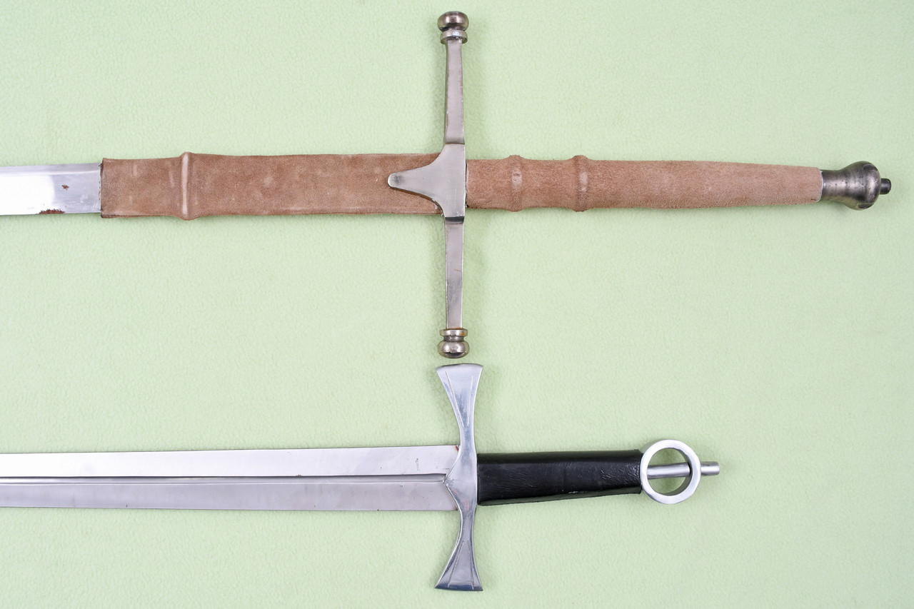 PAKISTAN 2 SWORDS - C65959 - Simpson Ltd