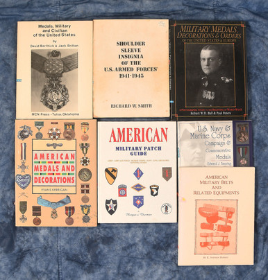 BOOK LOT OF 7 US UNIFORMS EQUIPMENT - M10360 - Simpson Ltd