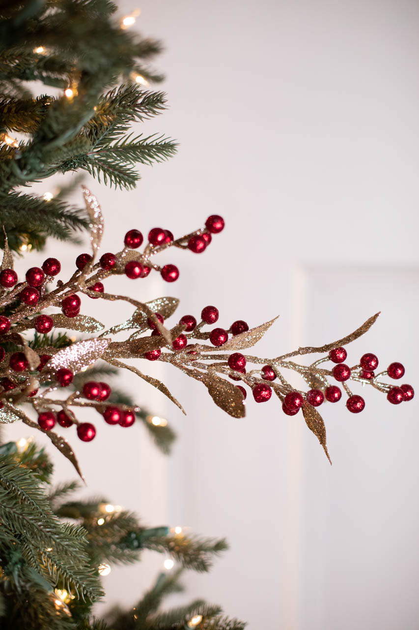 32” Winter Berry Branch - Decorator's Warehouse