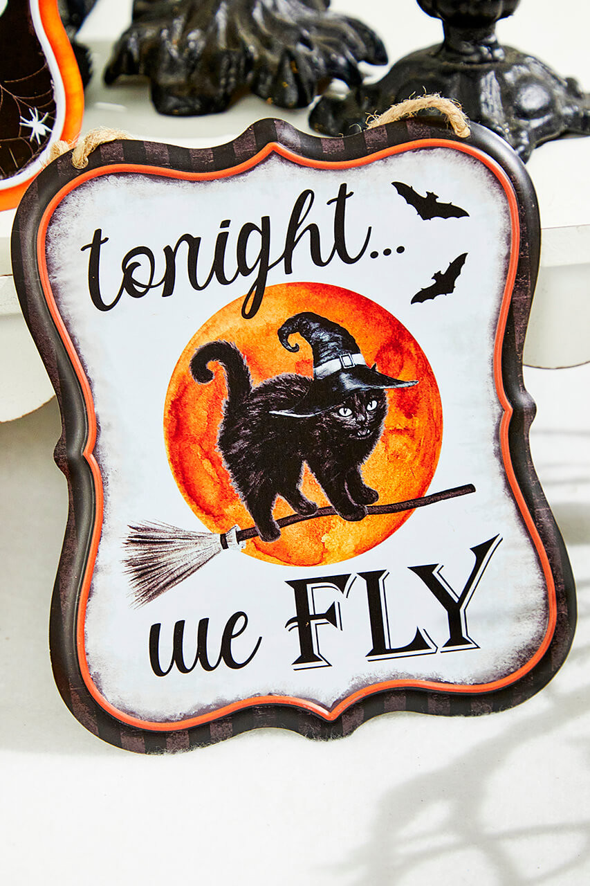 7"H x 6"L Embossed Halloween Sign - Decorator's Warehouse