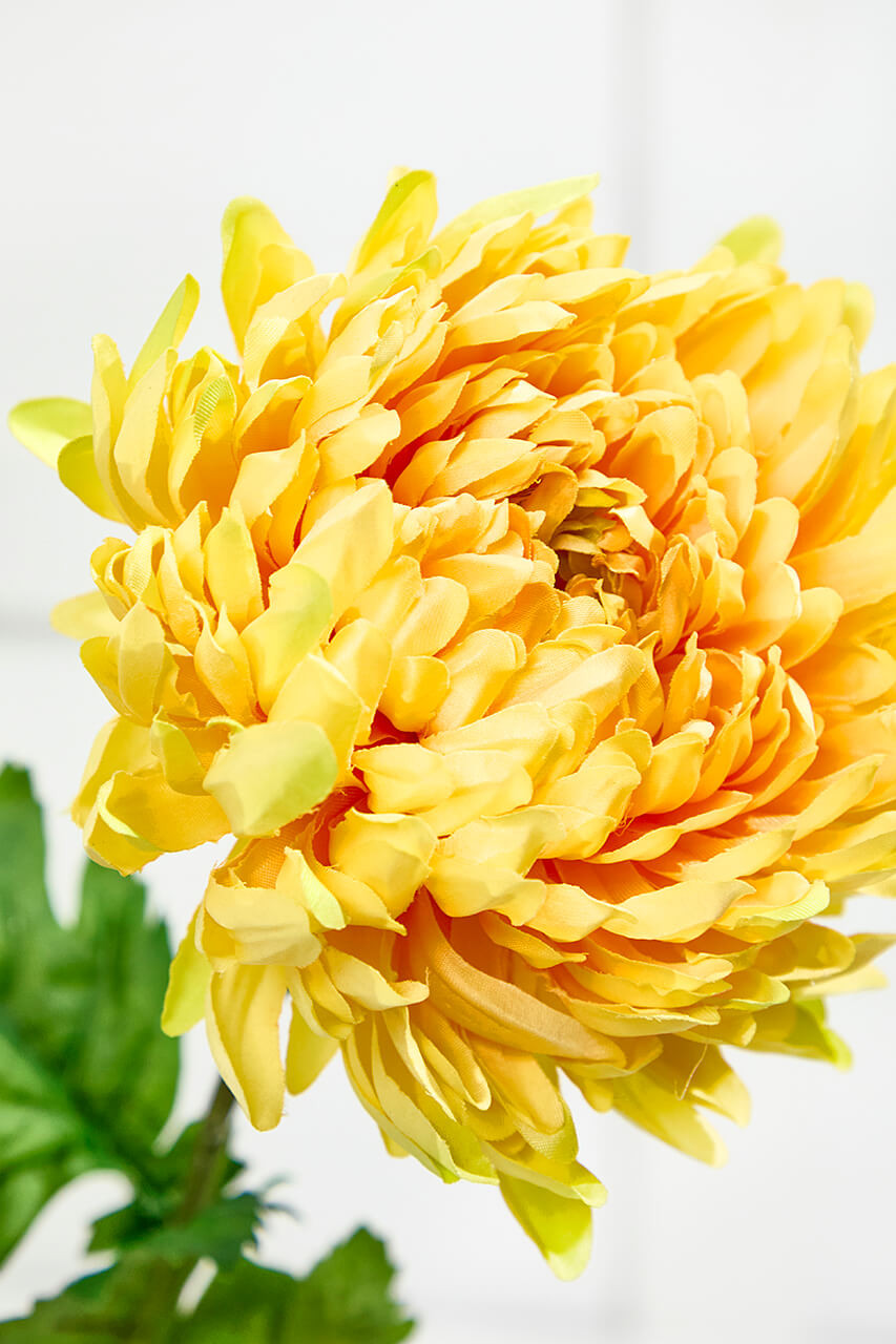 29.5'' Yellow Mum Stem - Decorator's Warehouse