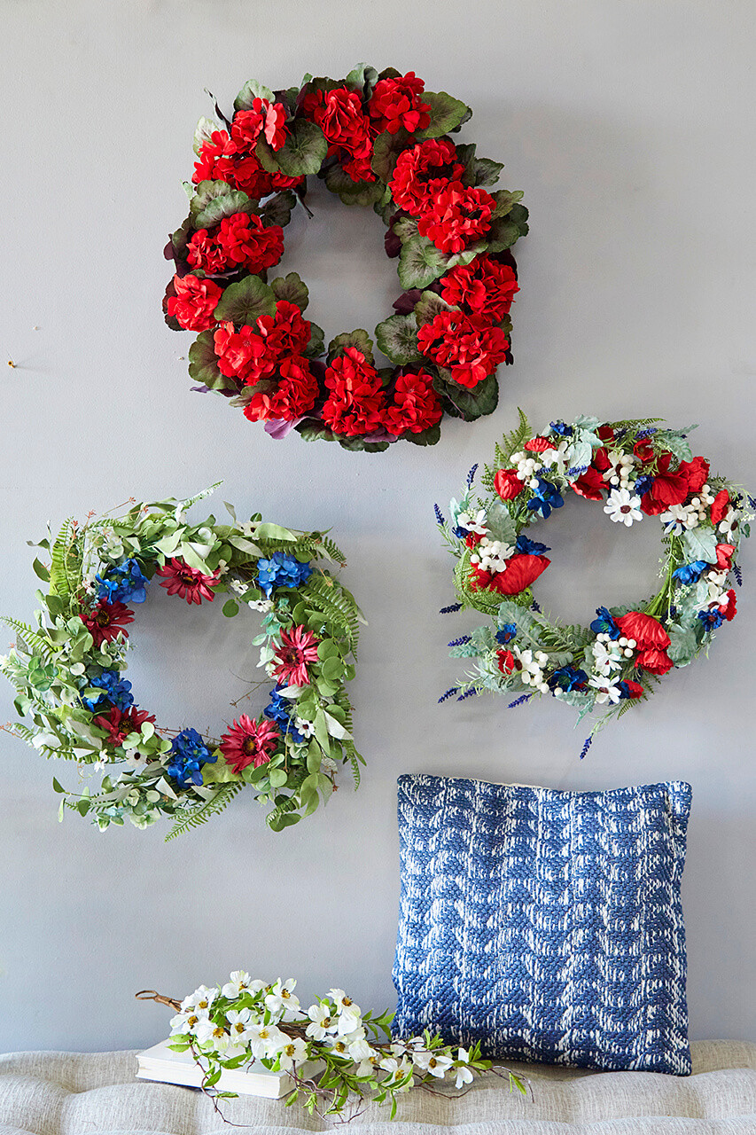 22" Poppy Berry Wreath - Decorator's Warehouse