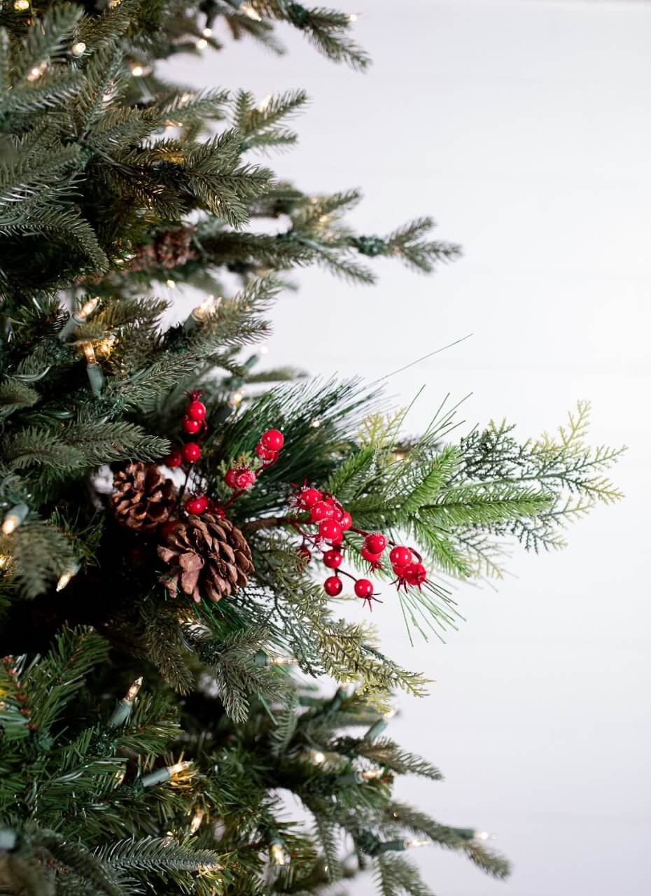 27” Berry Cone Spray - Decorator's Warehouse