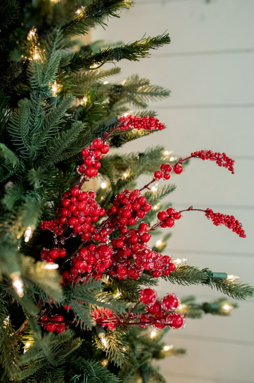18" Frosted Iced Dew Berry Christmas Spray - Decorator's Warehouse
