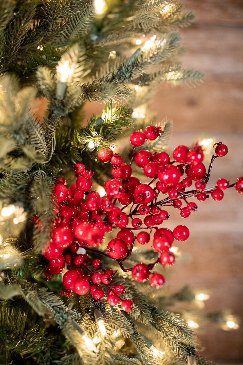 24” Nat Magnolia Pine Berry Christmas Sprays - Cardinal Christmas Sprays
