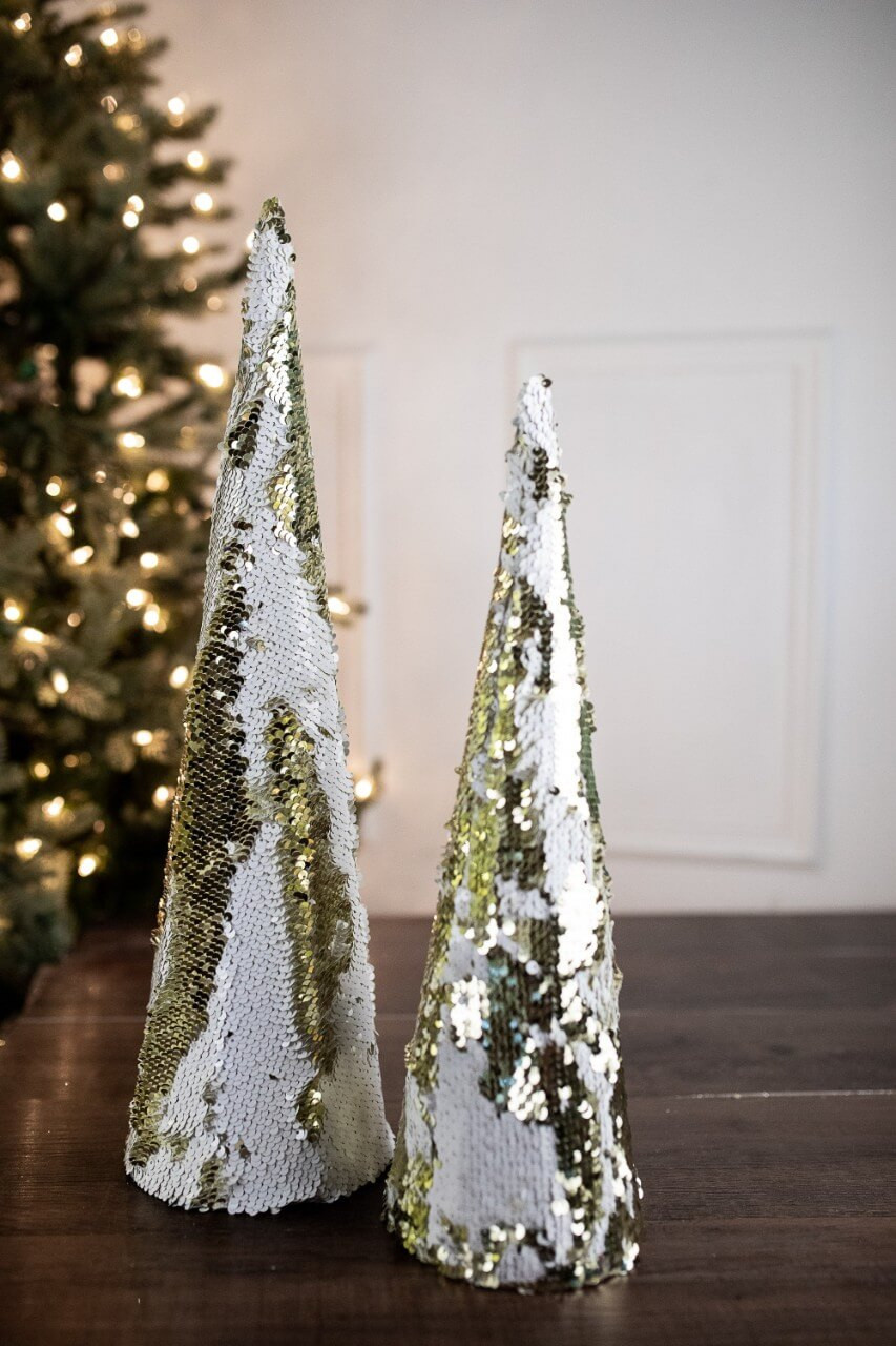 13” Small Plaid Cone Tree - Decorator's Warehouse