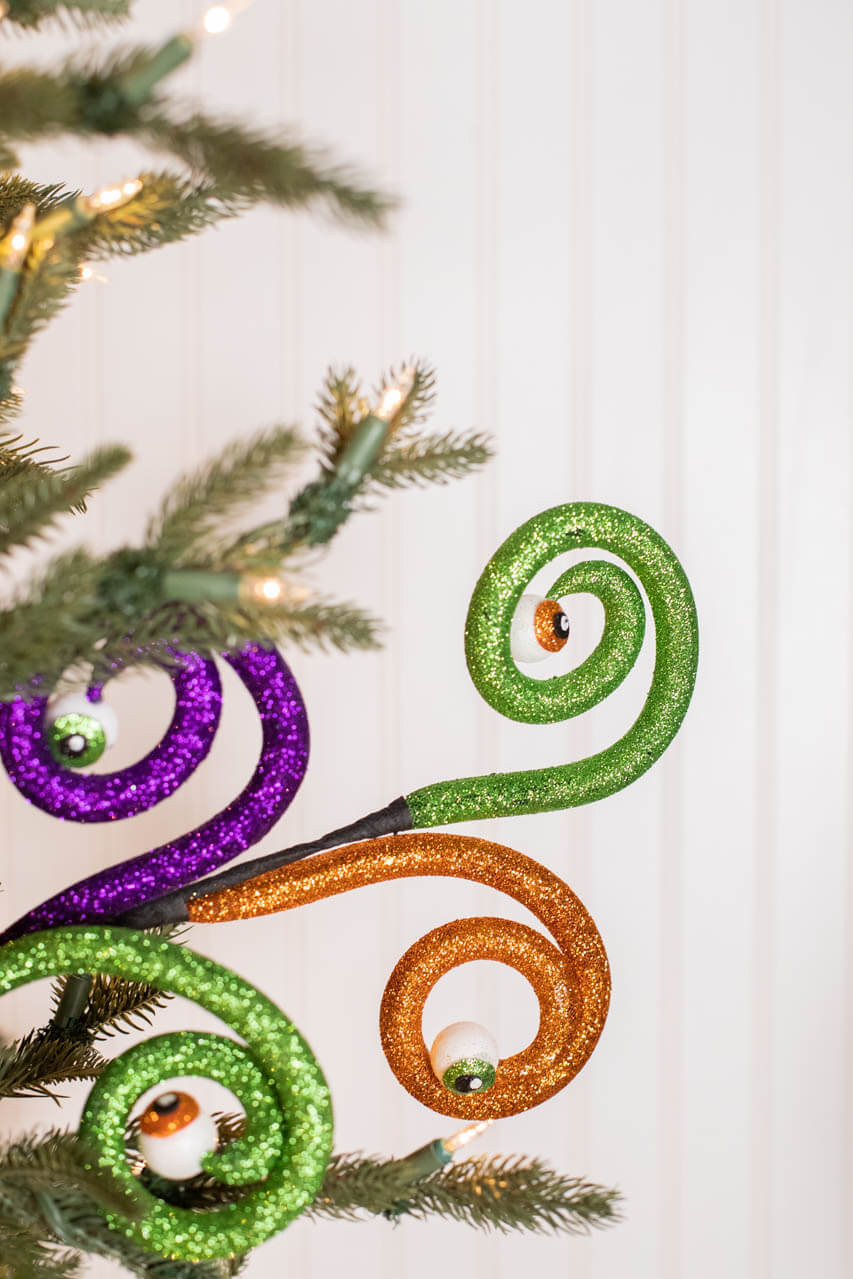 Eyeballs Spiral Curly Halloween Spray - Decorator's Warehouse