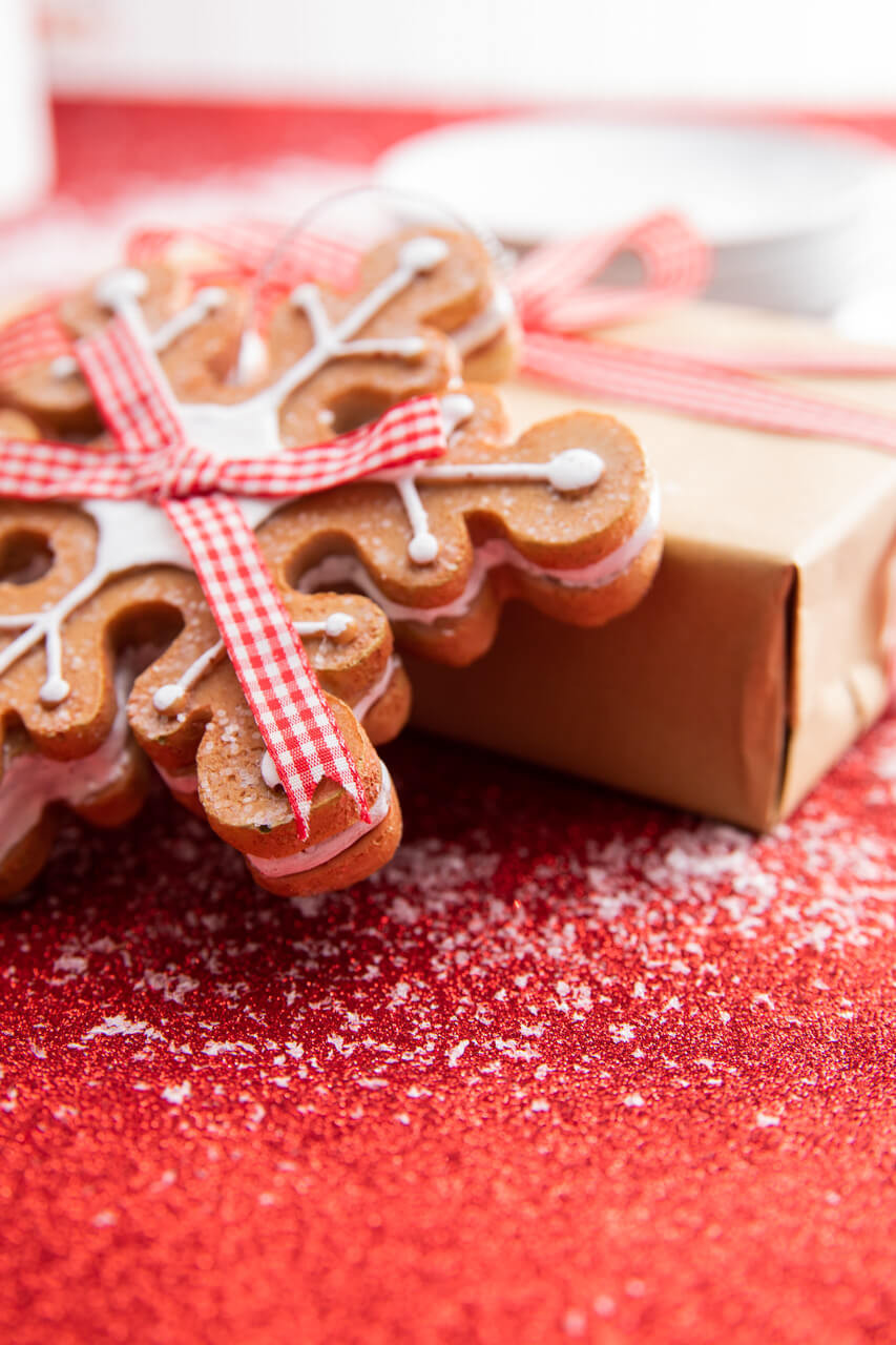 5” Resin Gingerbread Snowflake Ornament - Decorator's Warehouse