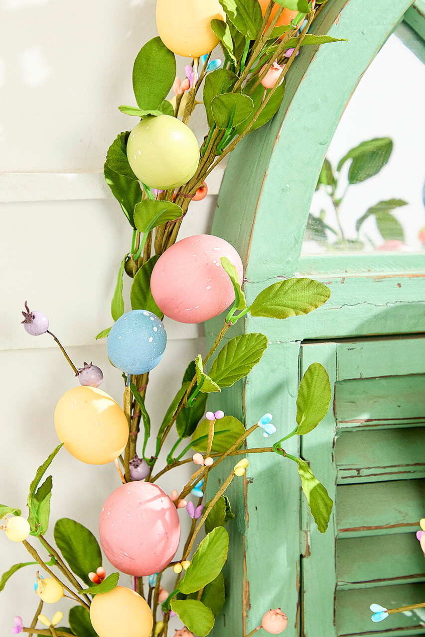 60" Multi-color Egg & Leaf Garland - Decorator's Warehouse