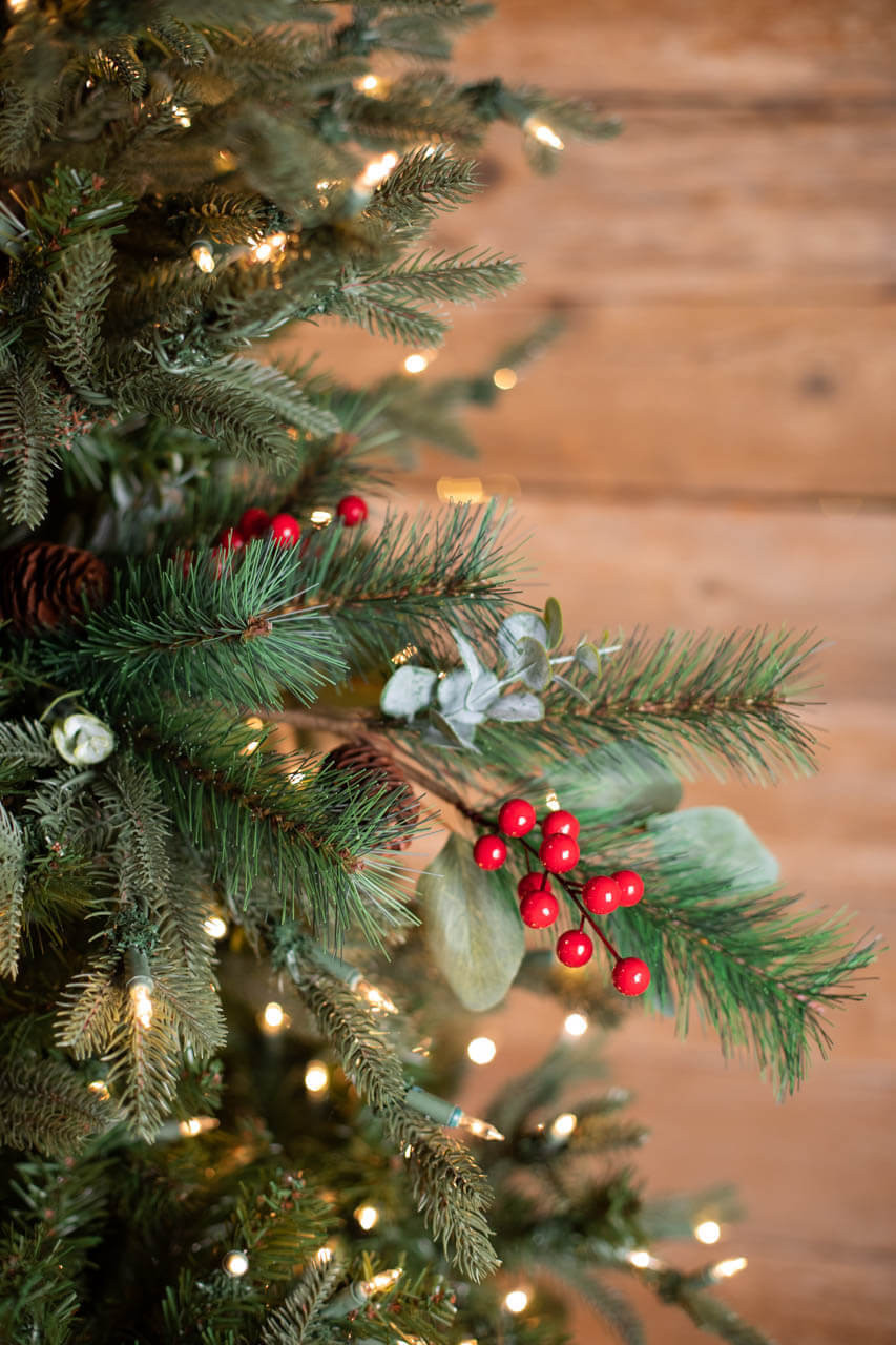 26” Petite Berry Spray - Decorator's Warehouse