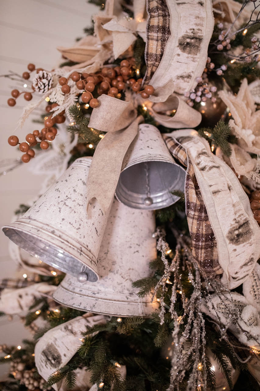 18" Rustic Bell Wreath - Decorator's Warehouse