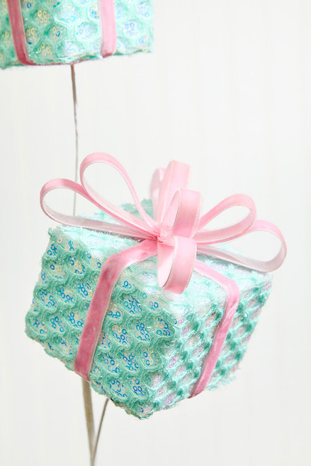28" Mesh Gift Box Spray - Decorator's Warehouse