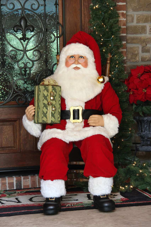 5 ft. Sitting Santa - Decorator's Warehouse