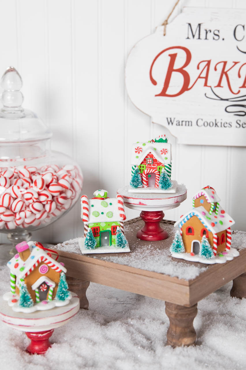 3.5” Resin Gingerbread House Ornament - Decorator's Warehouse