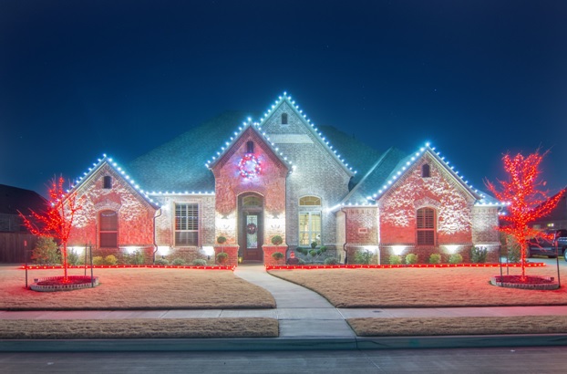 Commercial Christmas Lights and Tree Wraps: Magical Display - Decorator ...
