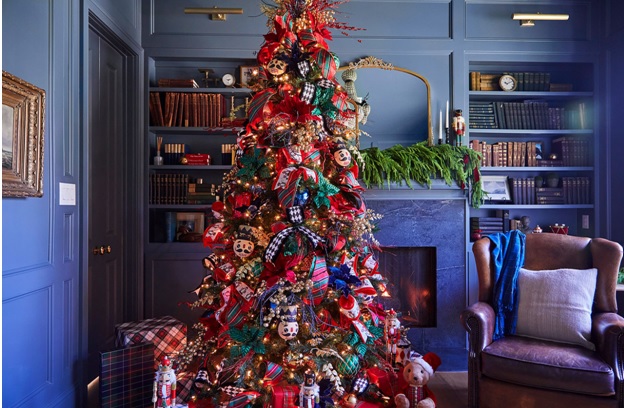 Unleashing the Magic: A Nutcracker Themed Christmas Tree - Decorator's ...