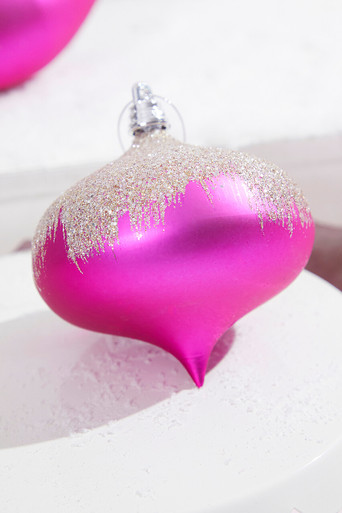 5" Fuchsia Frost Onion Ornament - Decorator's Warehouse