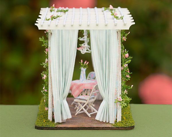 1:48 Romantic Garden Room- RETIRED - True2Scale Dollhouse Miniatures