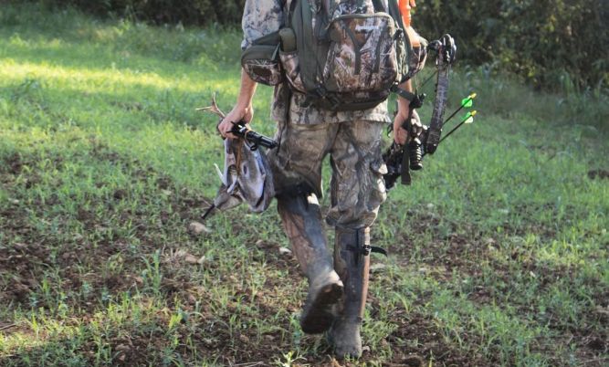 WHAT’S IN YOUR DEER HUNTING PACK? - Montana Decoy