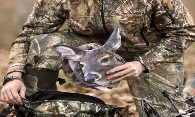 THE ONE DOE DECOY YOU NEED DURING THE RUT - Montana Decoy