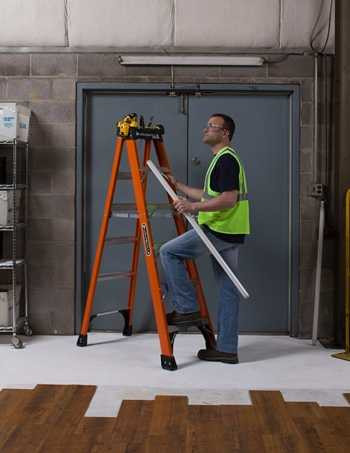 Stepladder | Louisville Type IAA | Fiberglass