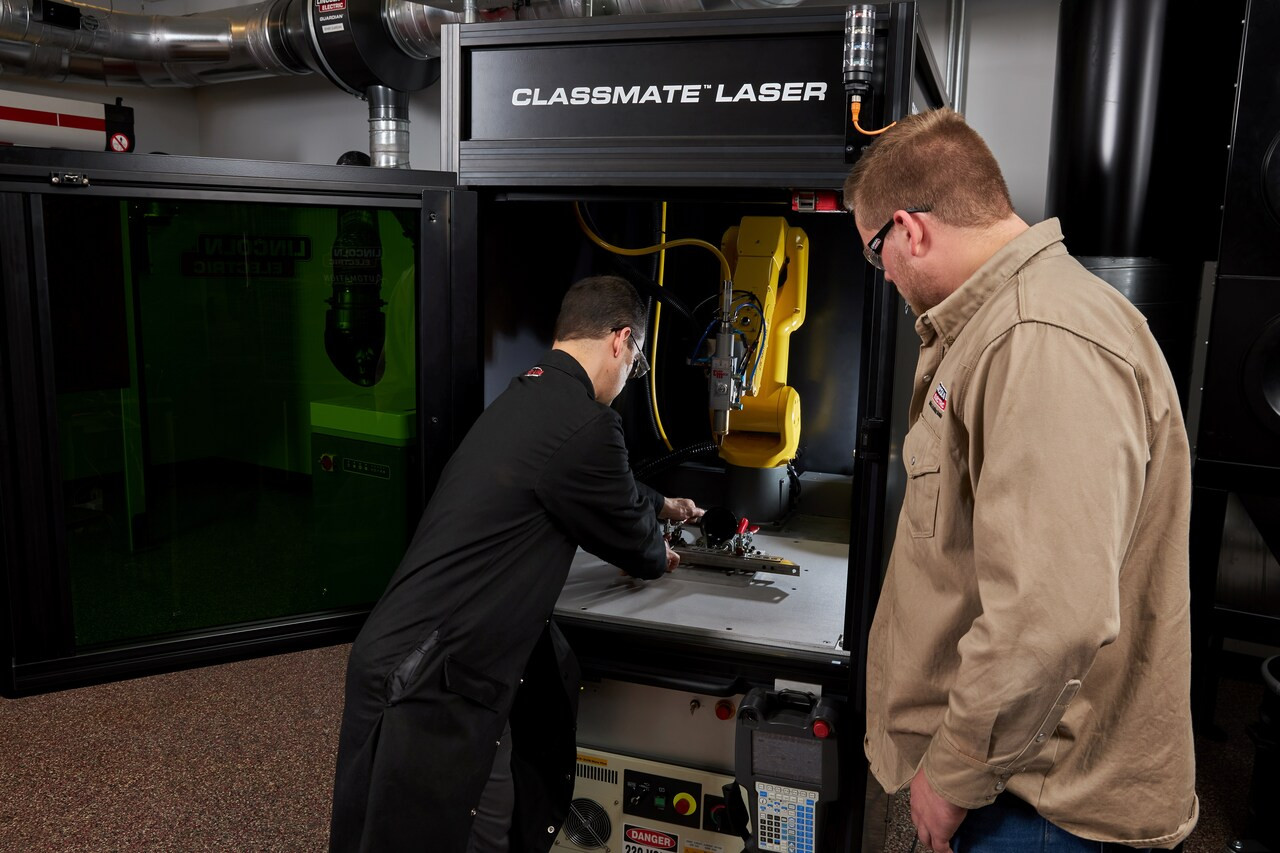 Lincoln ClassMate Laser Robotic Welding Trainer - AD2446-15