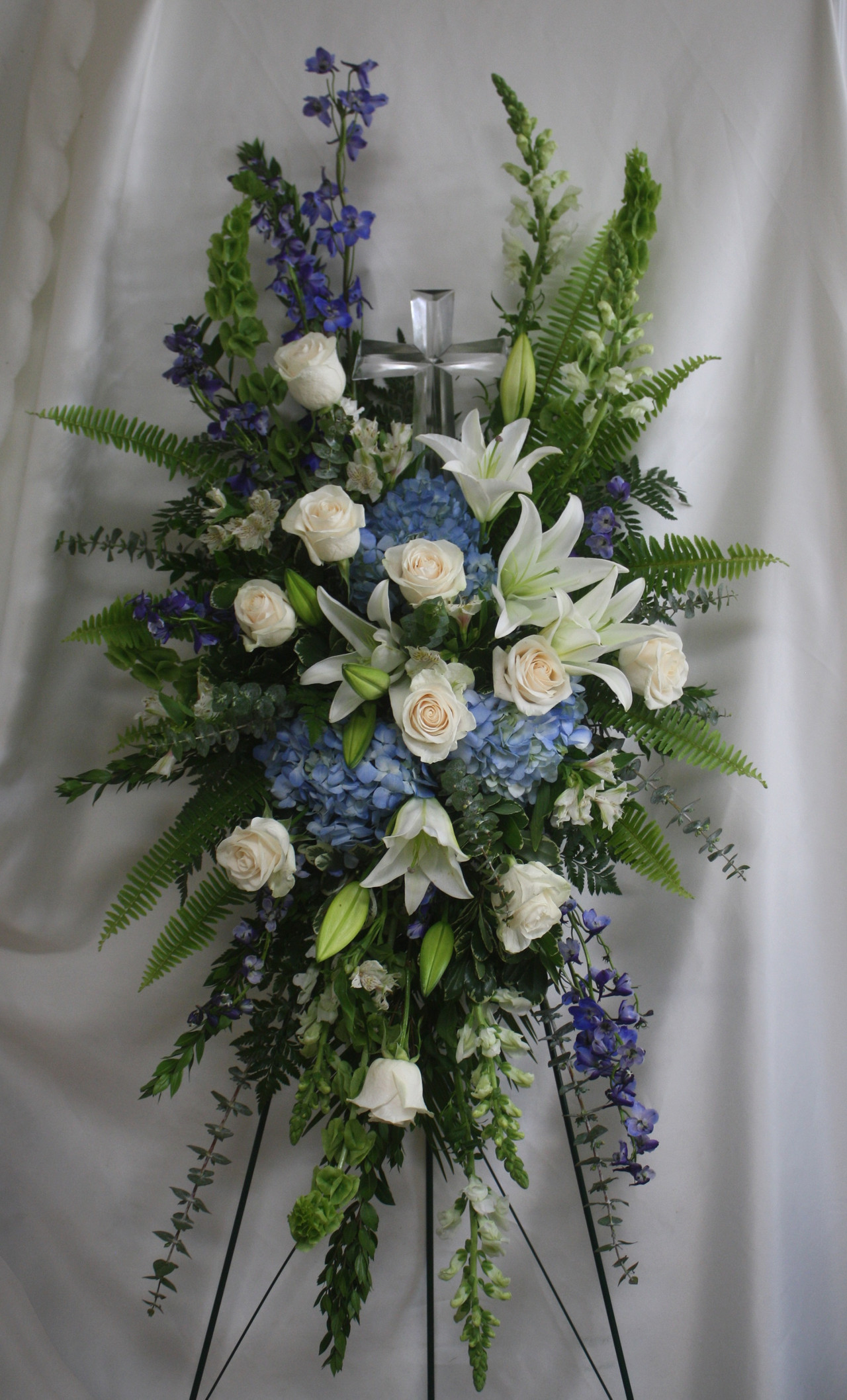Funeral Crosses, Wreaths, Hearts | Sympathy Flowers in Houston