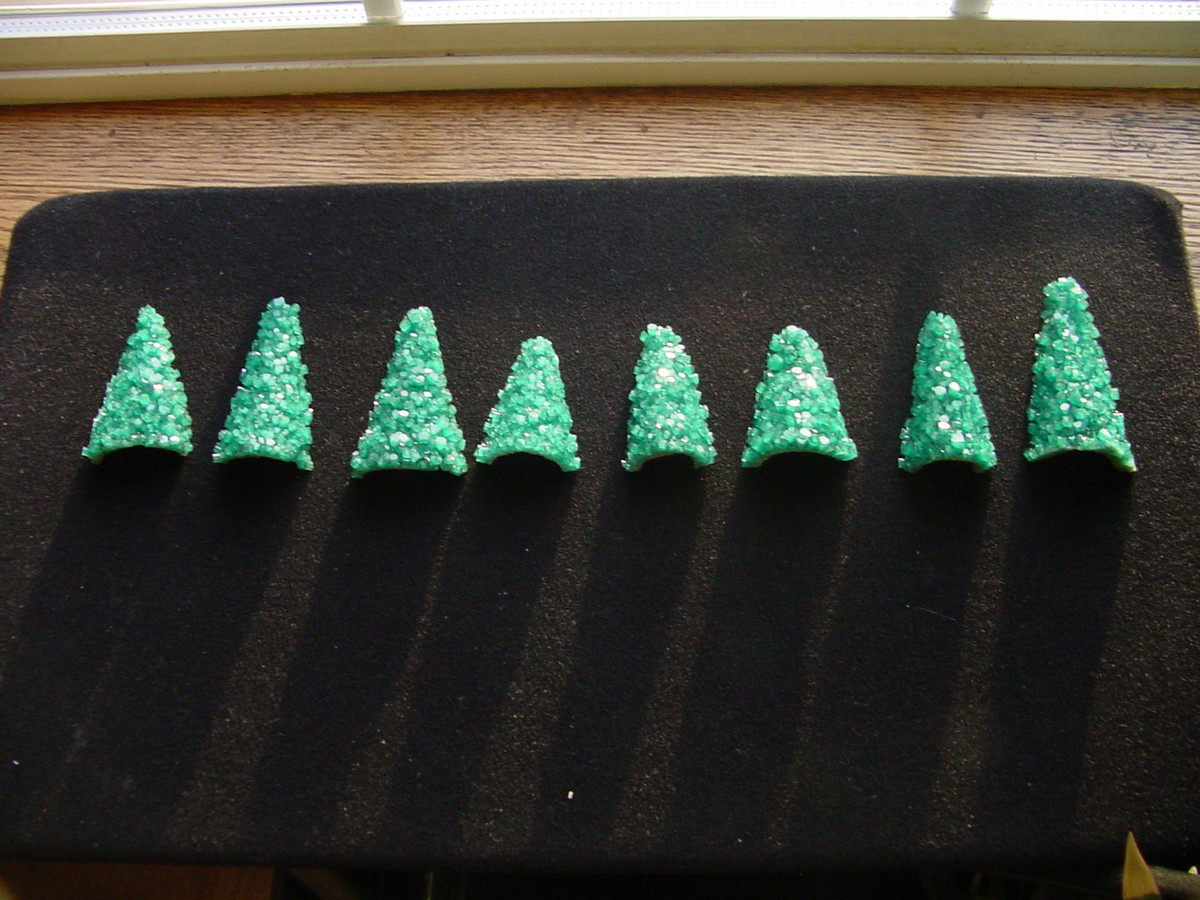 CHATHAM "CHRISTMAS TREE" EMERALD CRYSTAL CLUSTER 105ct - StarStuff.Rocks